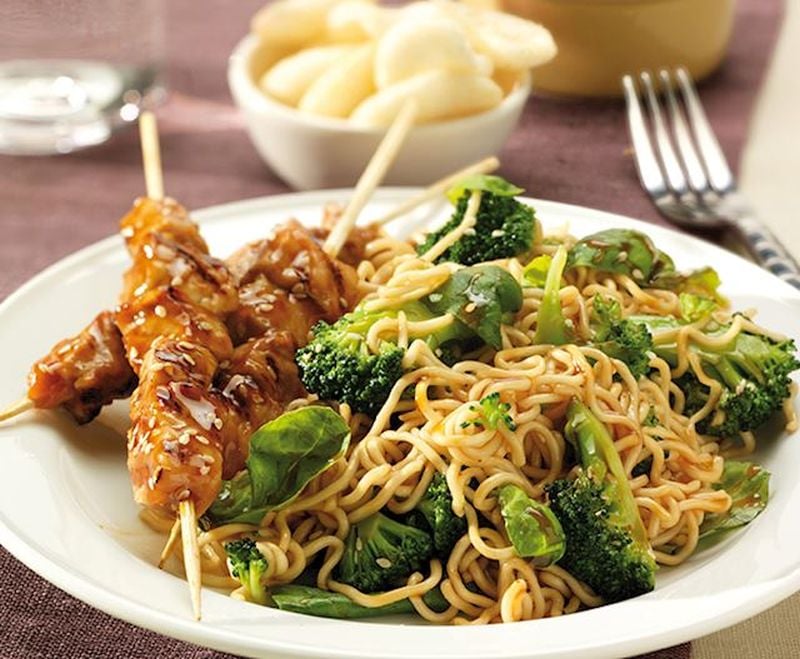 Wat eten wij vandaag: Sesamnoedels met broccoli en sate - Medemblik Actueel